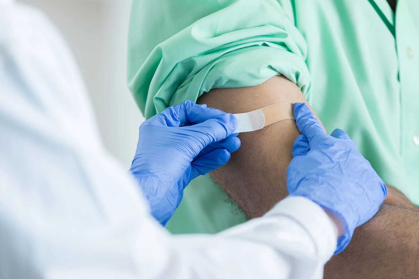 Lianhe Zaobao:Use of two vaccine brands suspended, other vaccines can ...